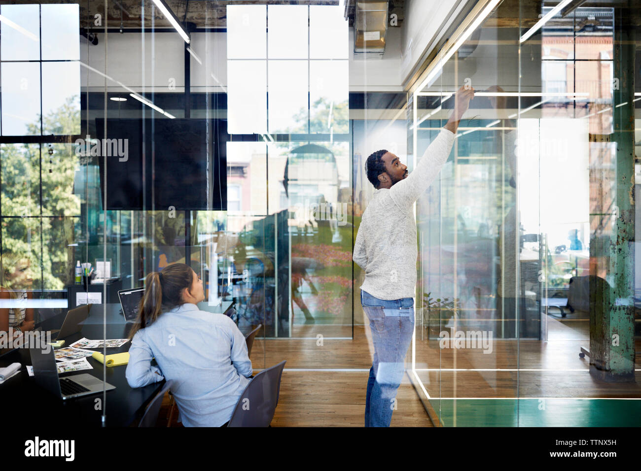 Boardroom people hi-res stock photography and images - Alamy
