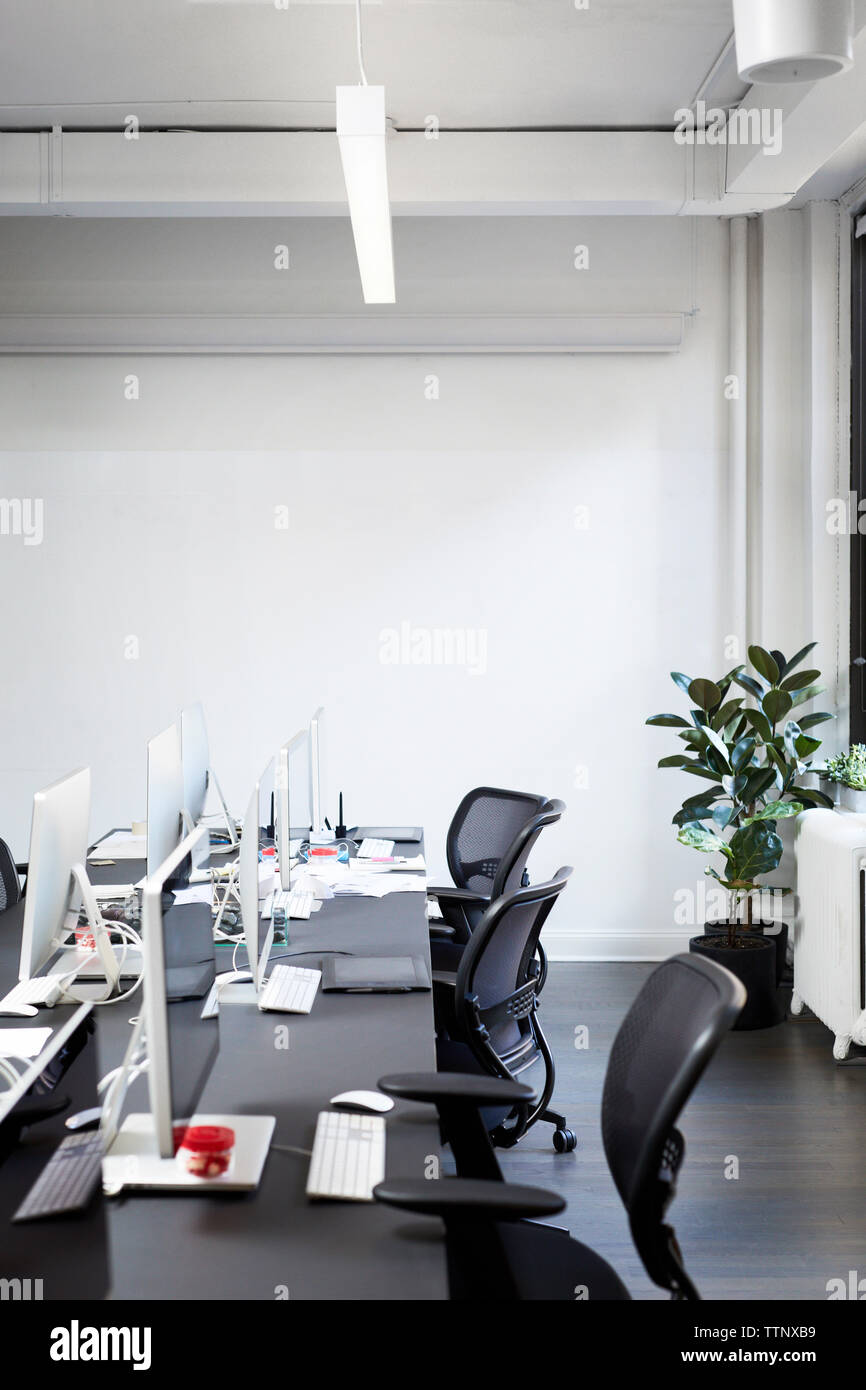 Empty desktop hi-res stock photography and images - Alamy