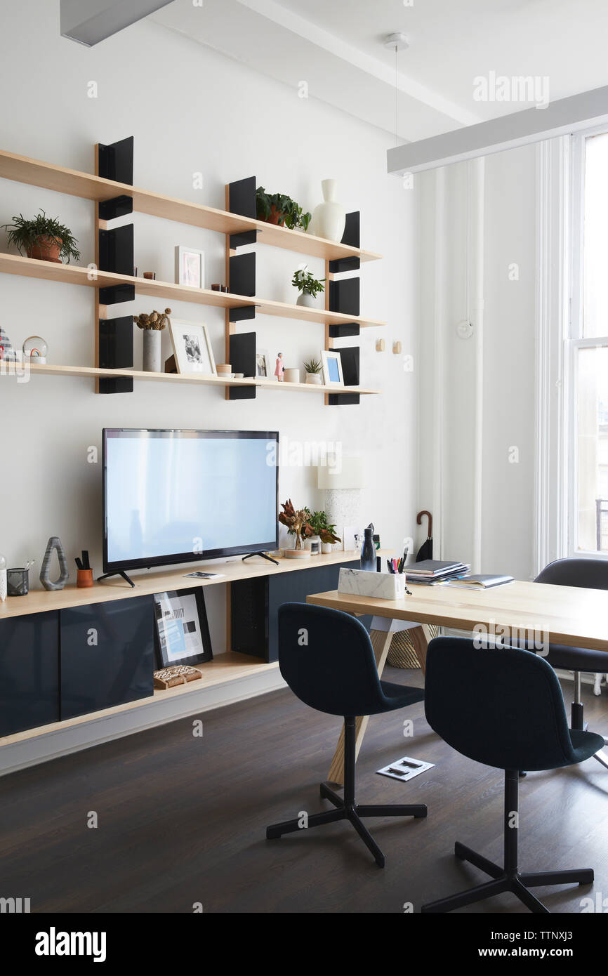 Office tv hi-res stock photography and images - Alamy