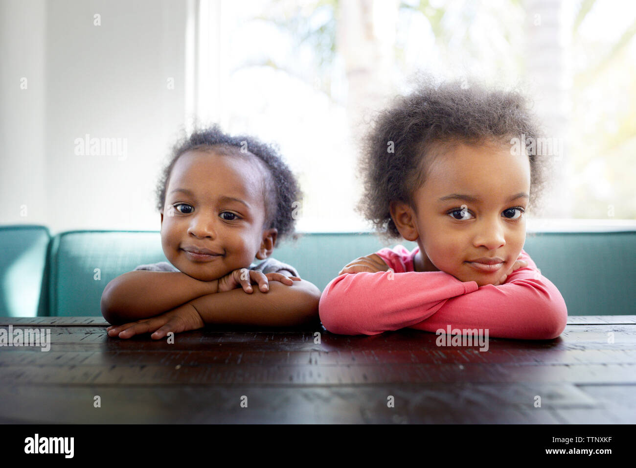 Family arms crossed hi-res stock photography and images - Alamy