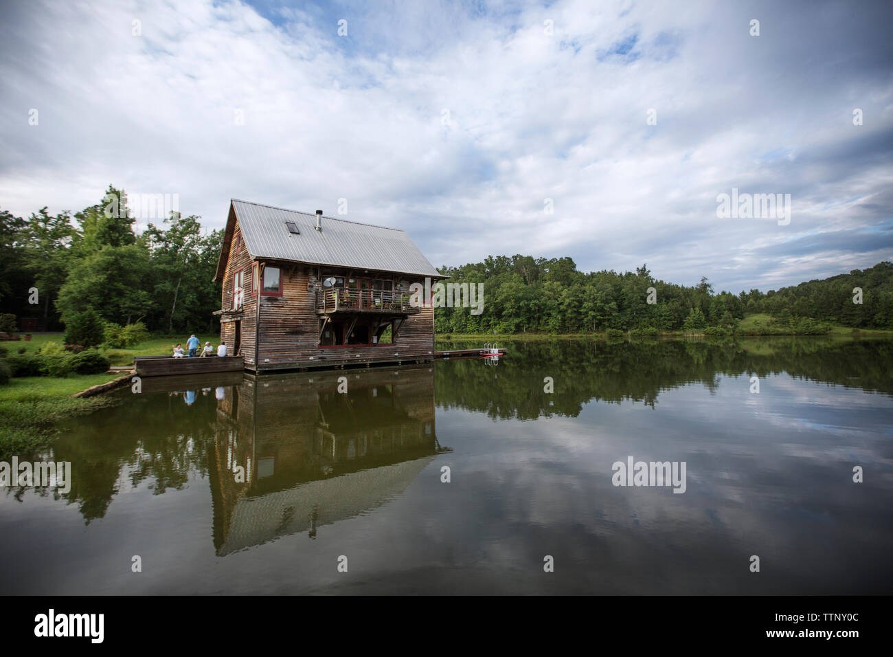 House distant hi-res stock photography and images - Alamy