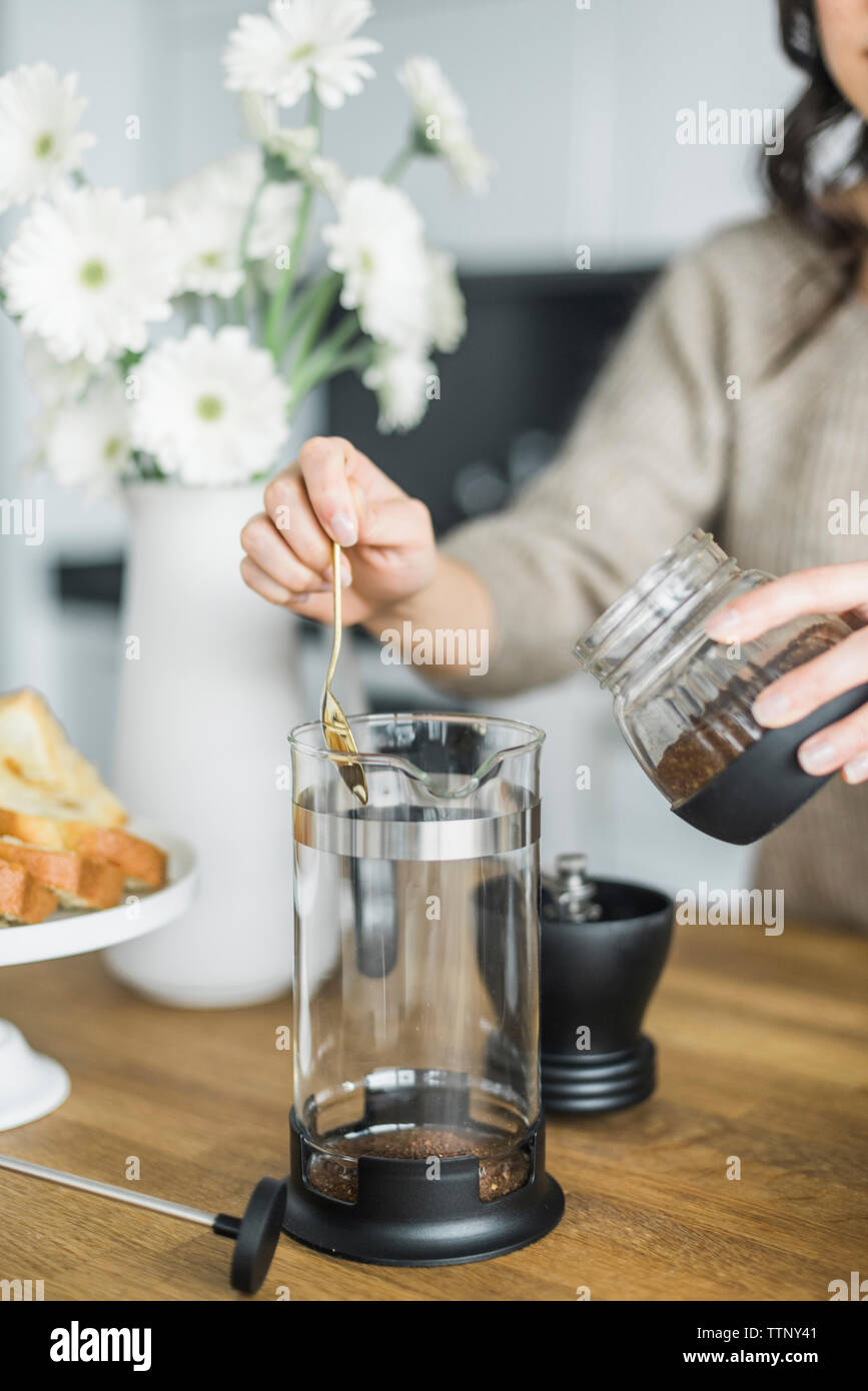 Woman home making fresh ground hi-res stock photography and images - Alamy