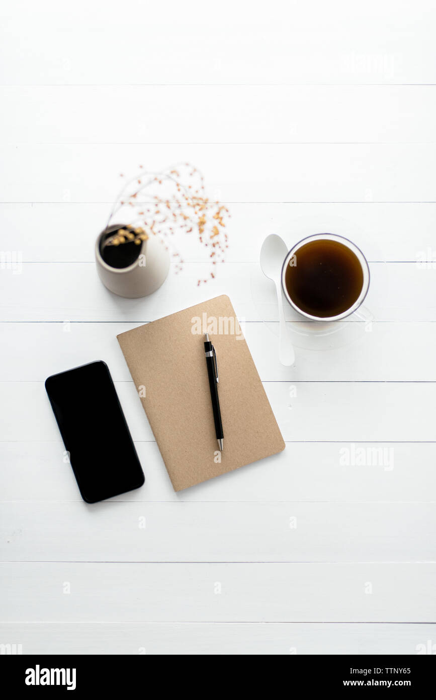 Minimal flatlay hi-res stock photography and images - Alamy
