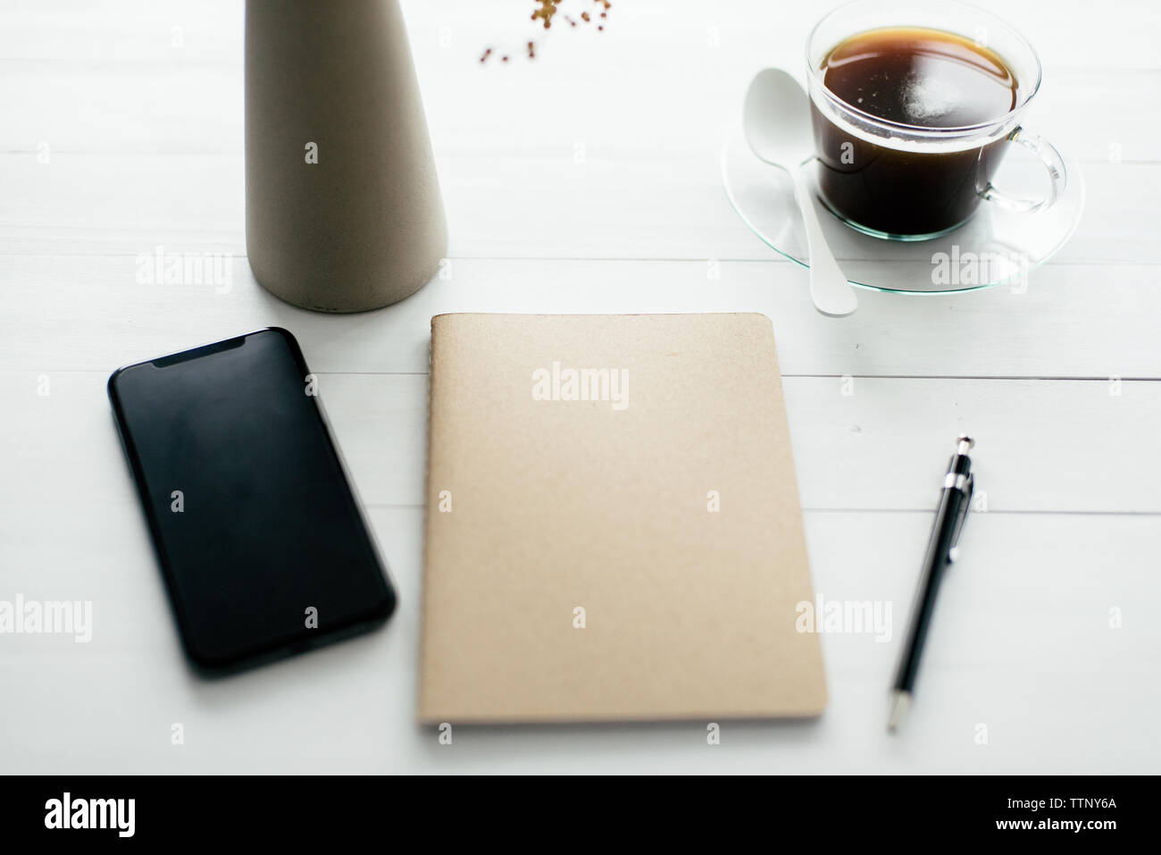 Minimal flatlay hi-res stock photography and images - Alamy