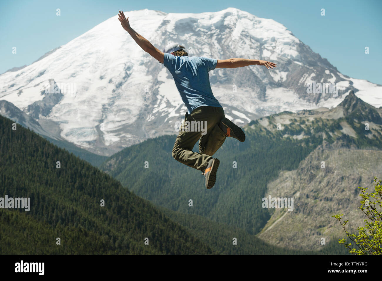 Man jumping from tree hi-res stock photography and images - Alamy