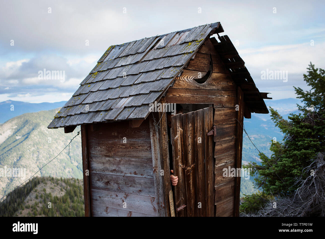 Outdoors man cabin hi-res stock photography and images - Alamy