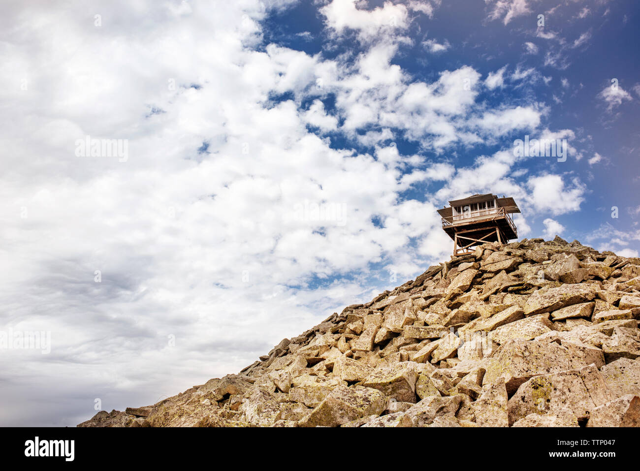 Log cabin mountain hi-res stock photography and images - Alamy