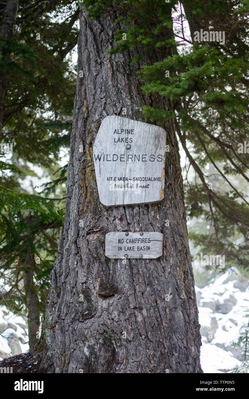 Trunk with sign hi-res stock photography and images - Alamy