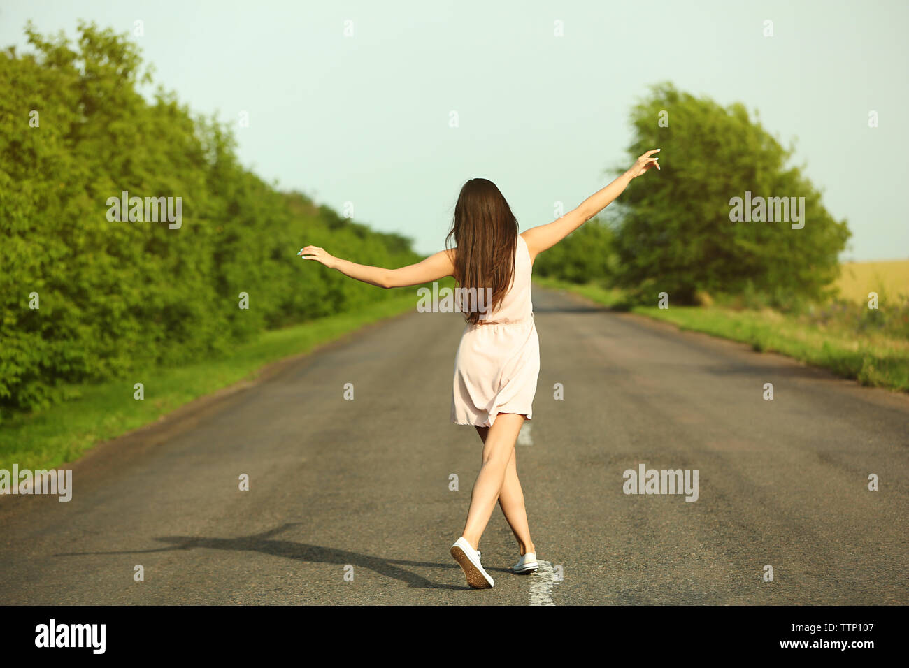 Road girl hi-res stock photography and images - Alamy