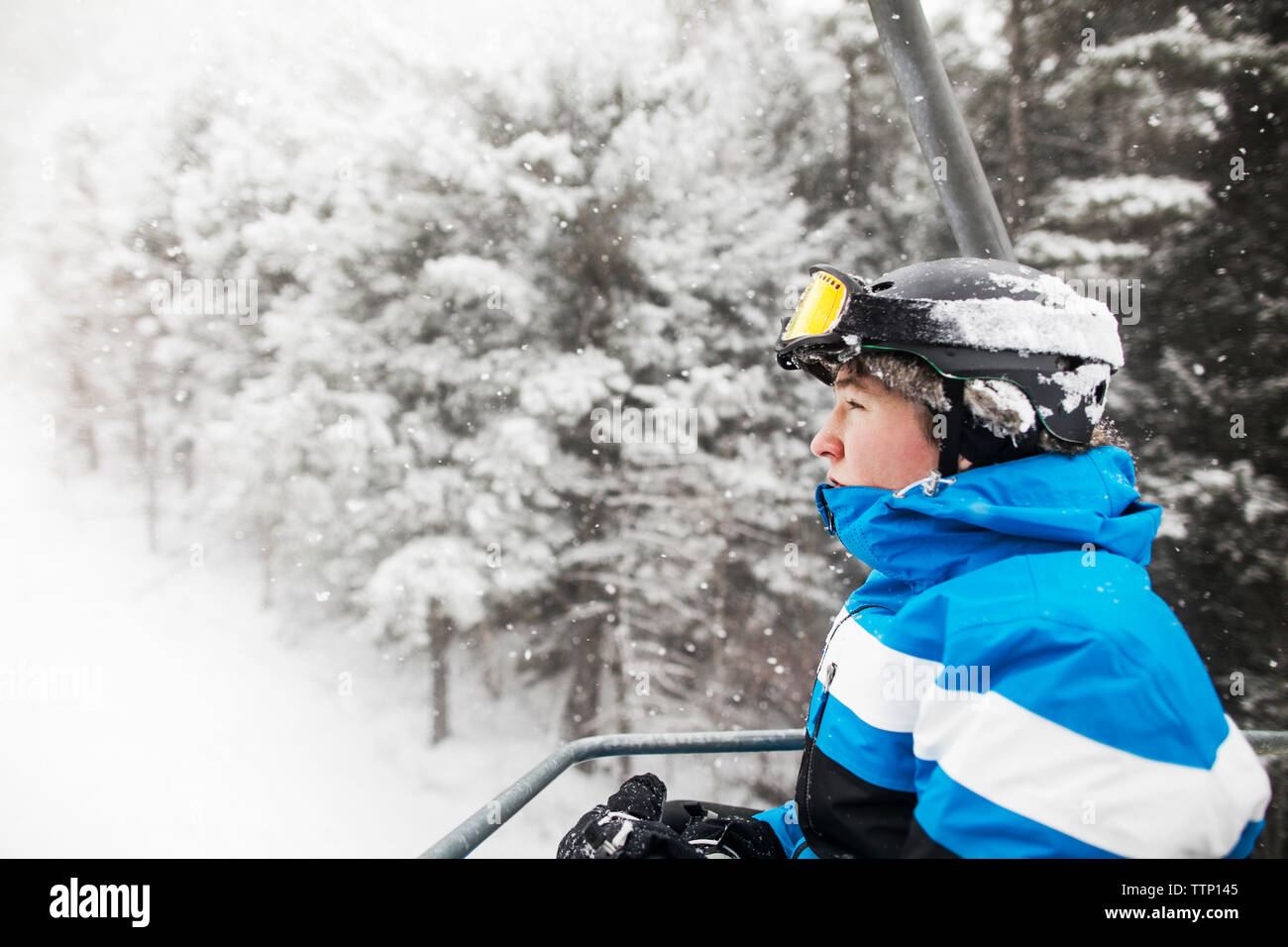 Lift side view hi-res stock photography and images - Alamy