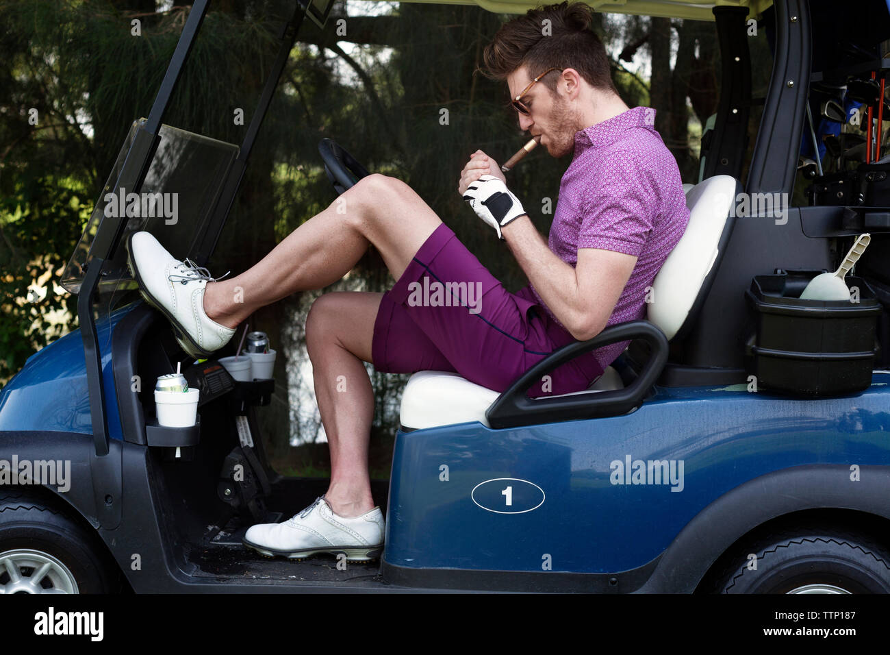 Golfer smoking cigar hi-res stock photography and images - Alamy