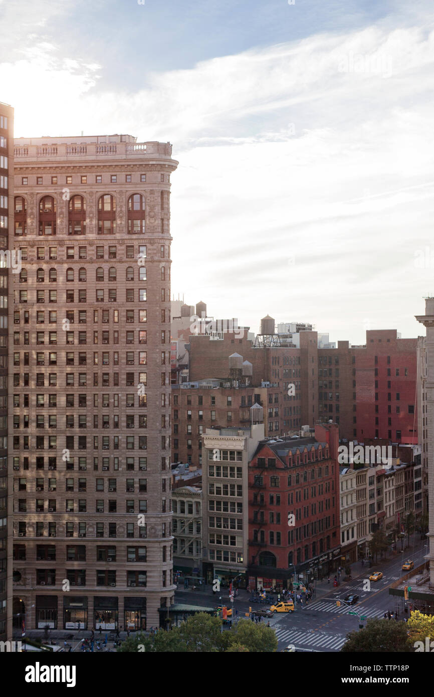 Buildings in modern cities hi-res stock photography and images - Alamy