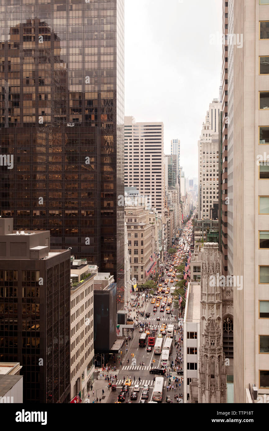 Busy city buildings hi-res stock photography and images - Alamy