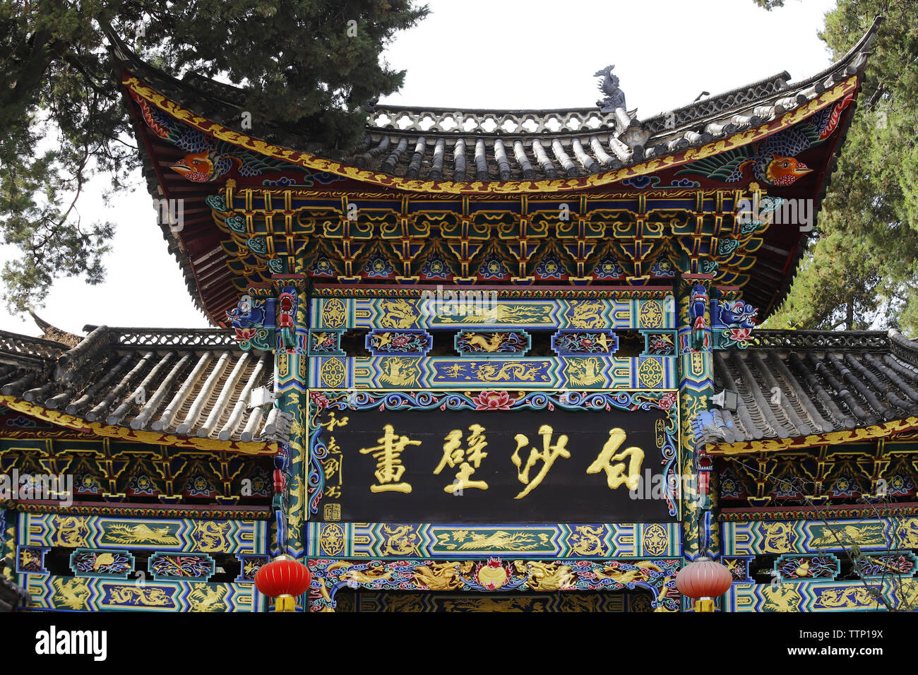 View of a temple building in the village of Baisha, Lijiang, Yunnan ...