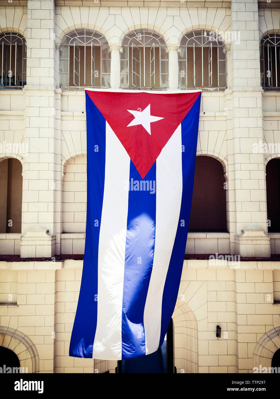 Huge building hi-res stock photography and images - Alamy