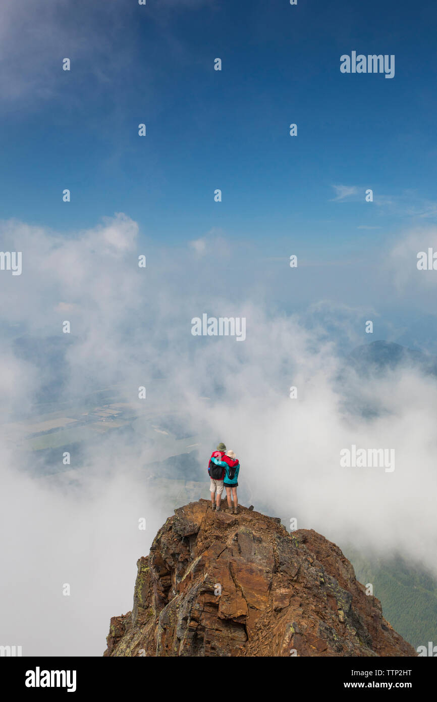 Arms around shoulders hi-res stock photography and images - Alamy