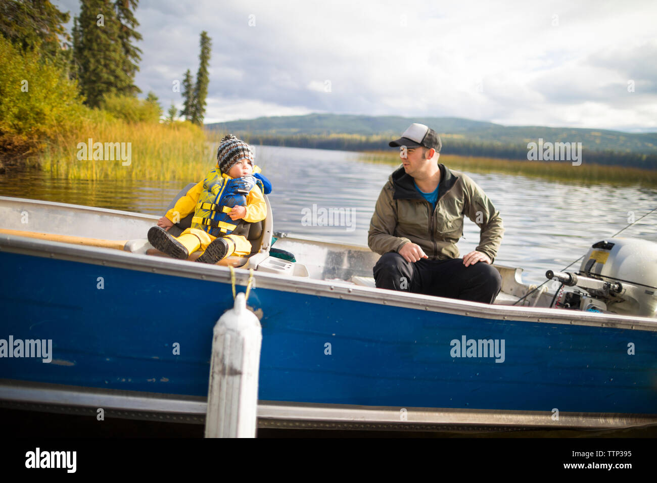 Father and son in boat hi-res stock photography and images - Alamy