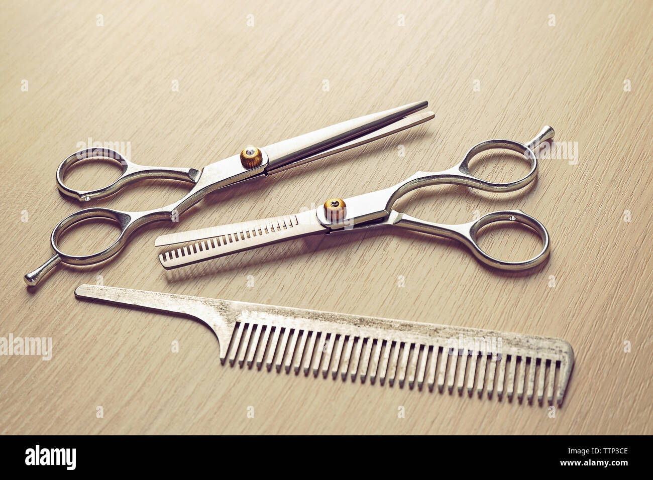 Vintage tools of barber shop on wooden background Stock Photo - Alamy