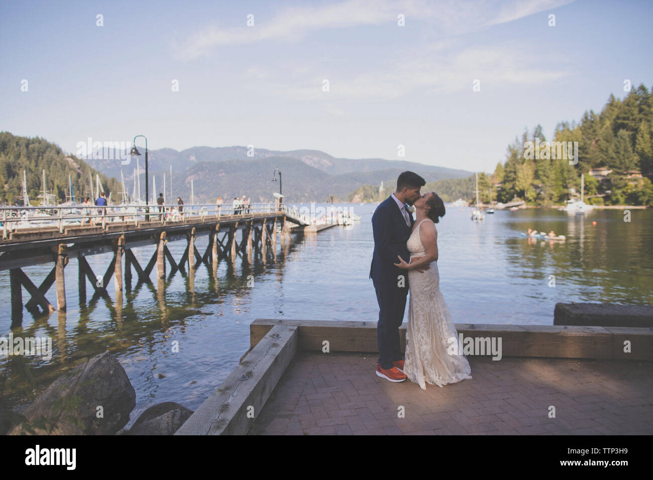 Couple kissing in lake hi-res stock photography and images - Alamy