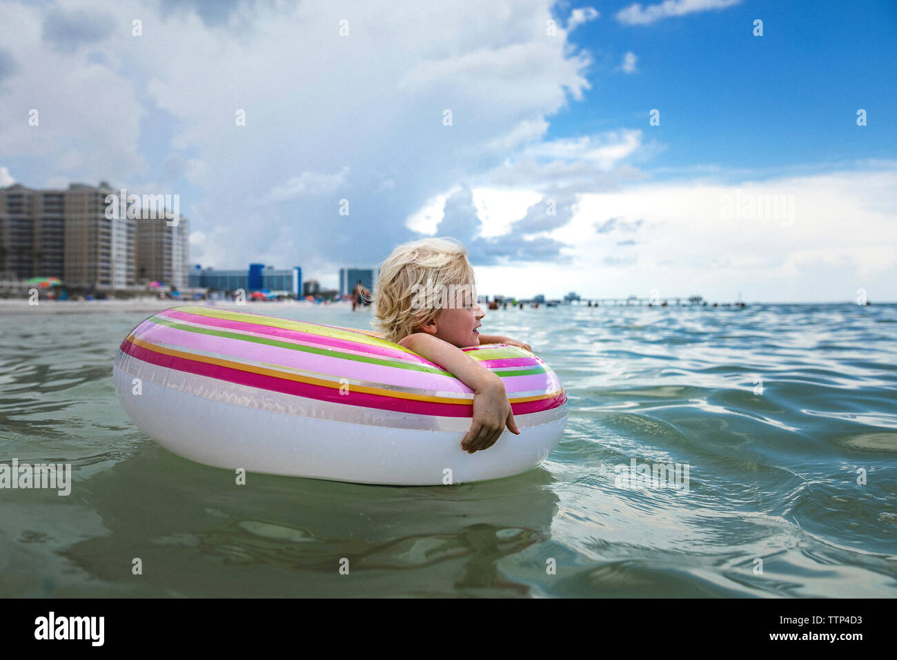 Inner tube floating hi-res stock photography and images - Alamy