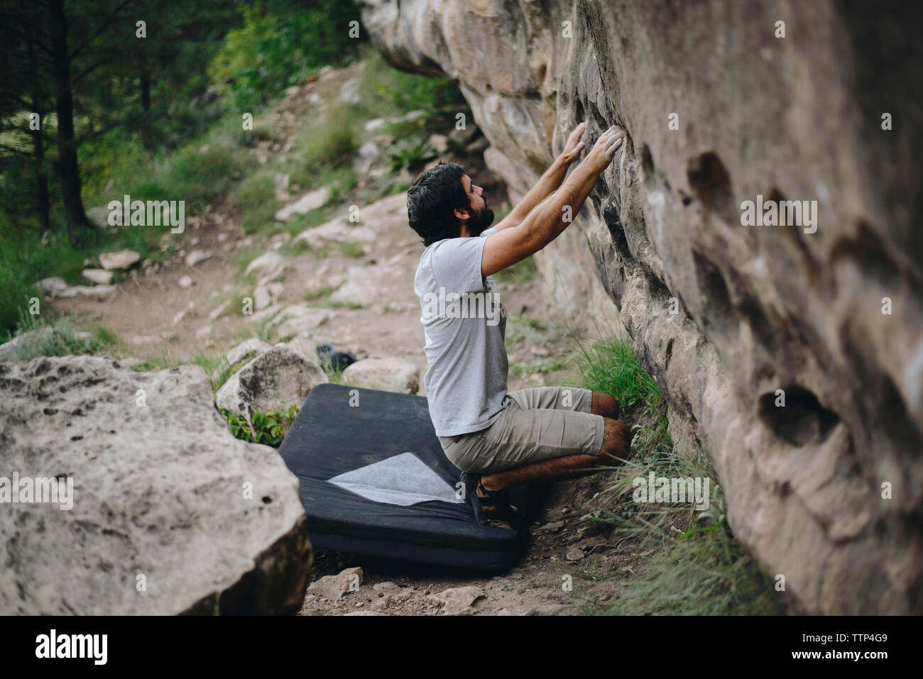 Bouldering mat hi-res stock photography and images - Alamy