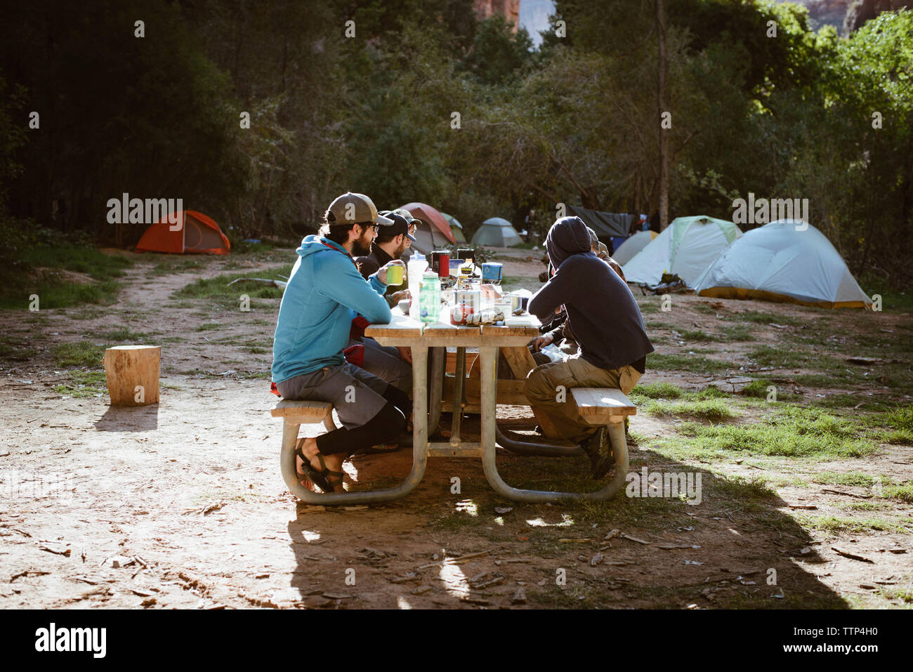 Adults sitting at picnic table hi-res stock photography and images - Alamy