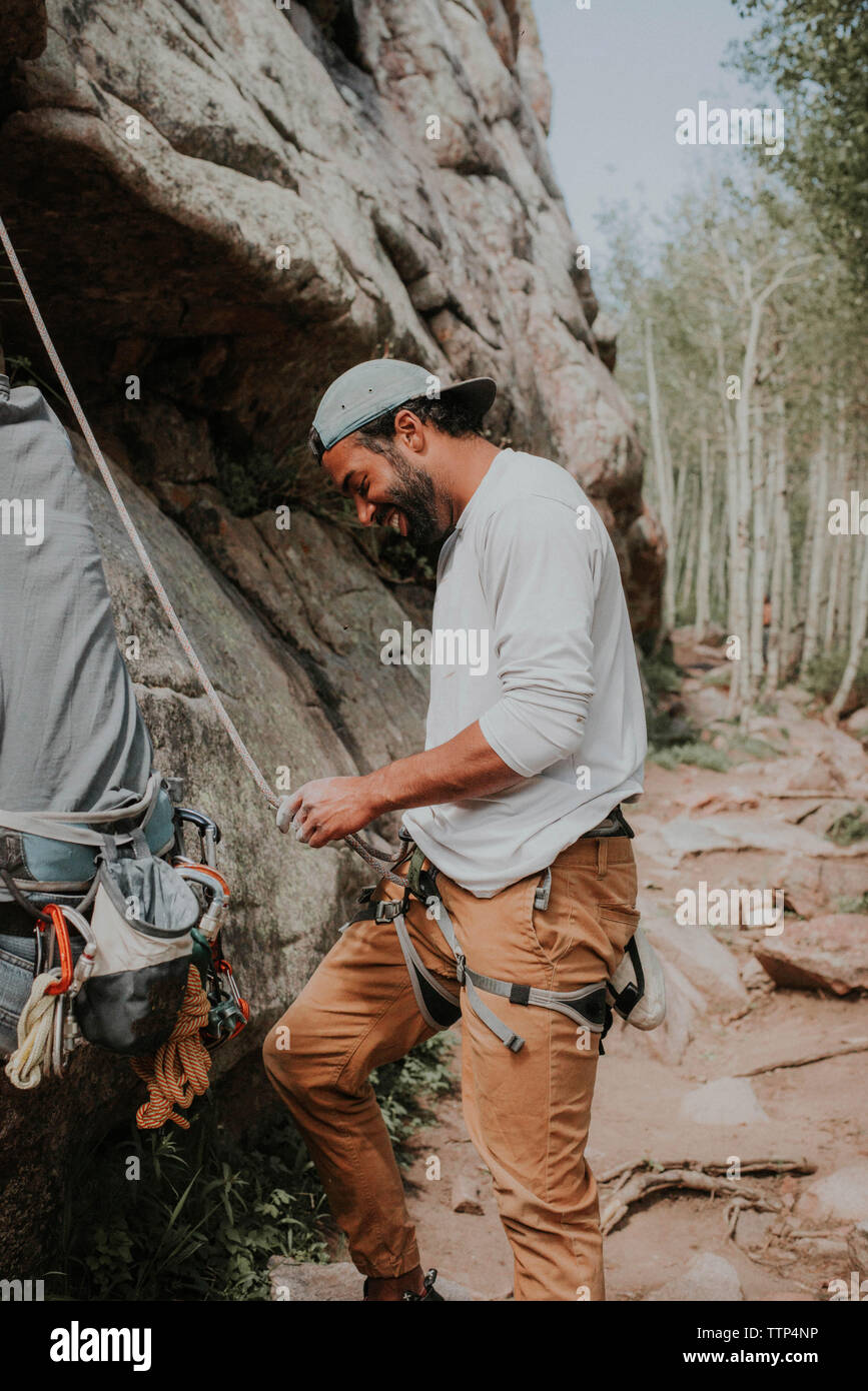 Rope tying hi-res stock photography and images - Alamy