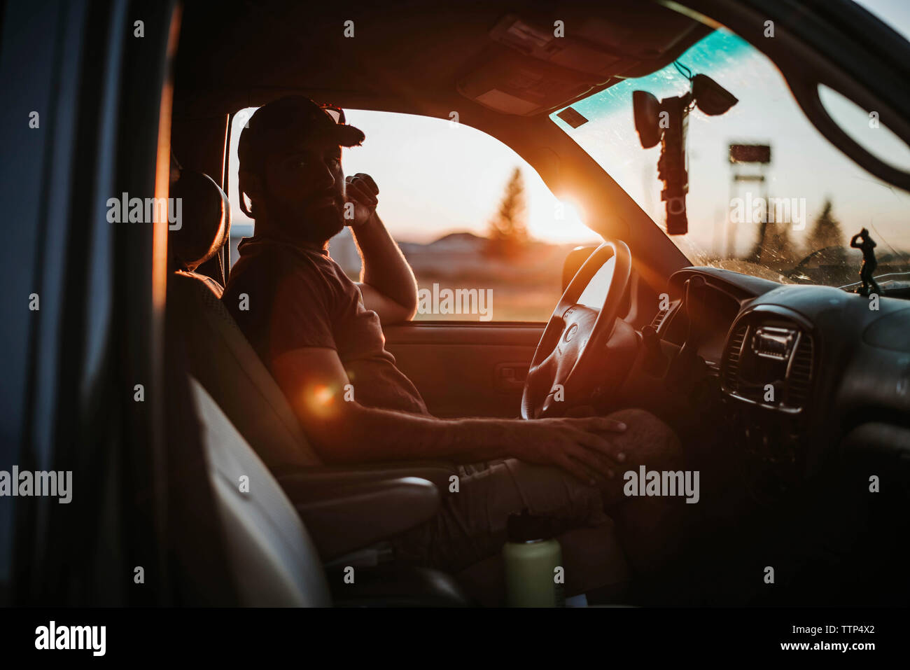 Driving into the sunset hi-res stock photography and images - Alamy