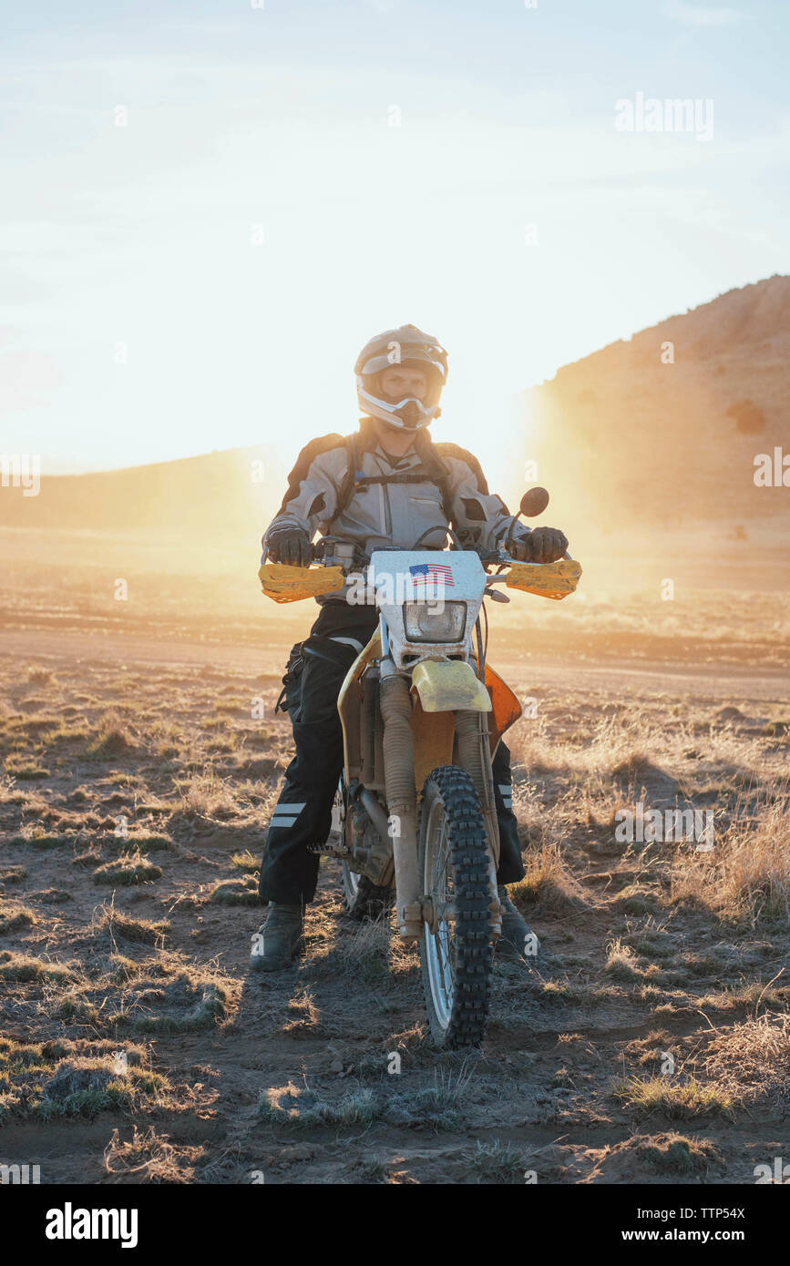 Motorcycle in desert hi-res stock photography and images - Alamy