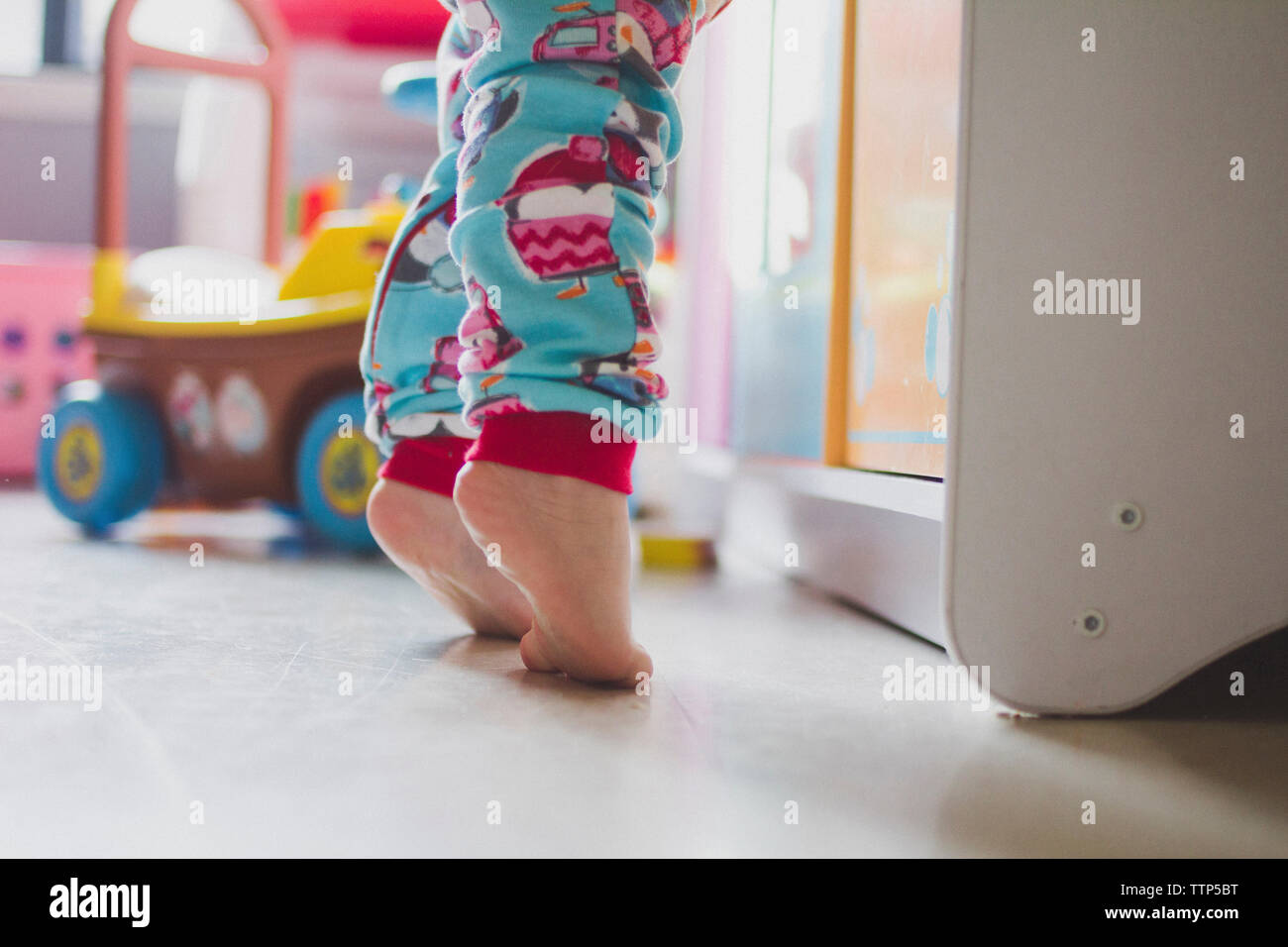 Tiptoeing hi-res stock photography and images - Alamy