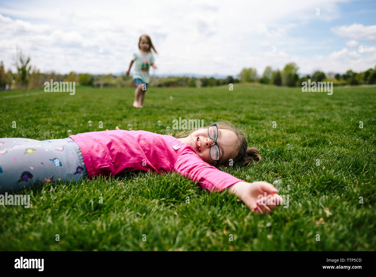 3 girls running hi-res stock photography and images - Alamy