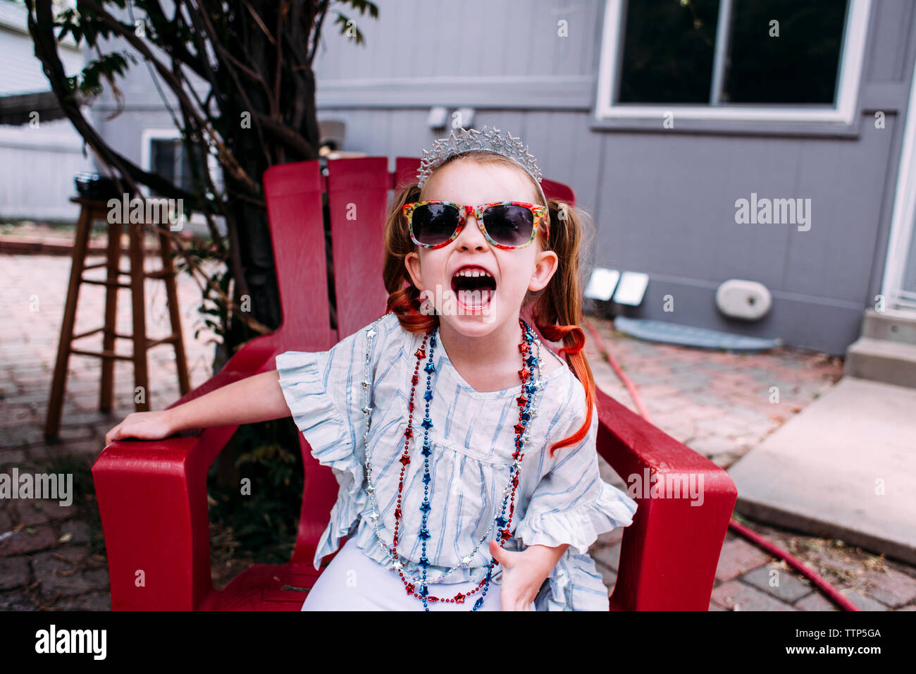 Shouting girl hi-res stock photography and images - Alamy