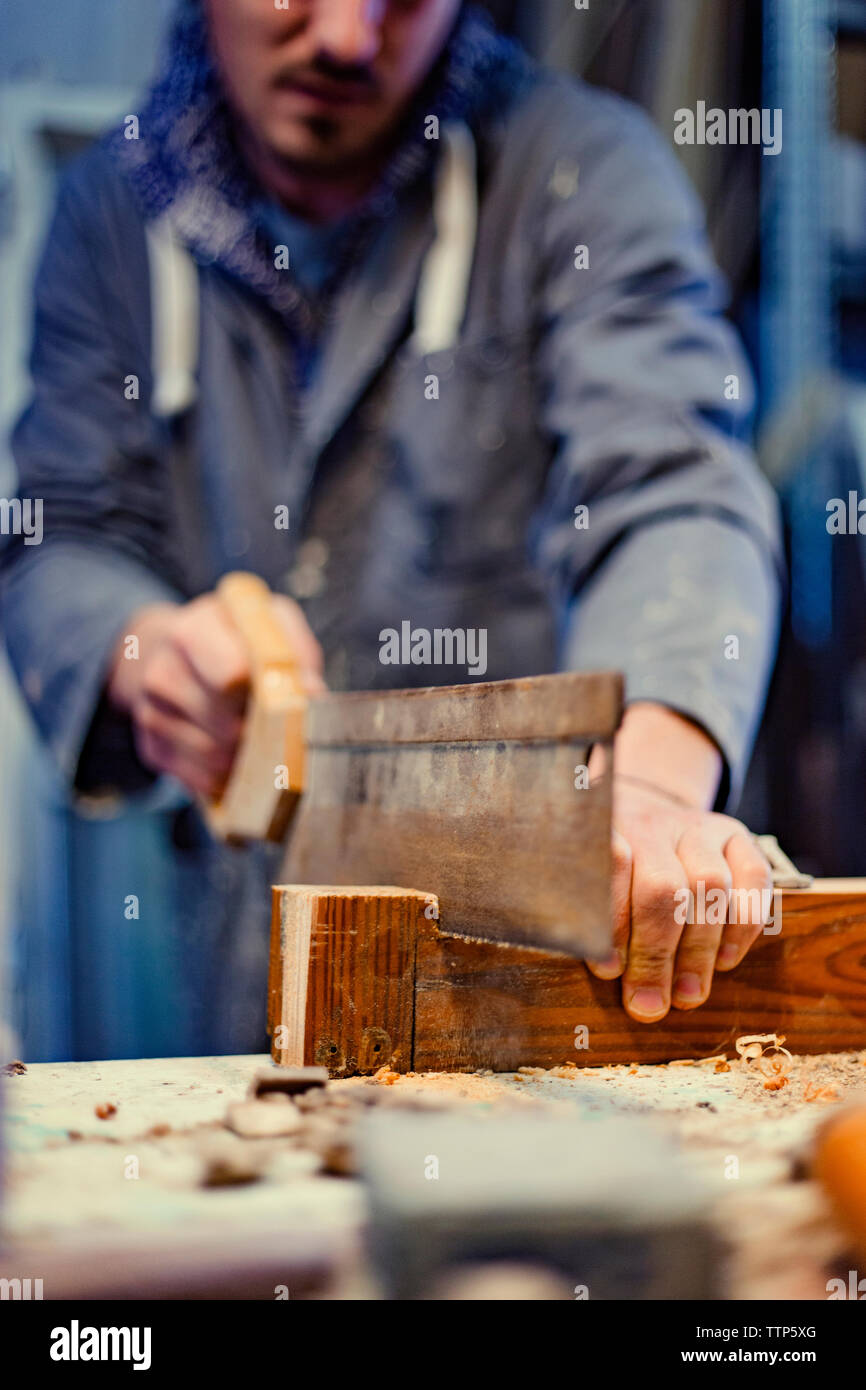 Sawing wood by hand hi-res stock photography and images - Alamy