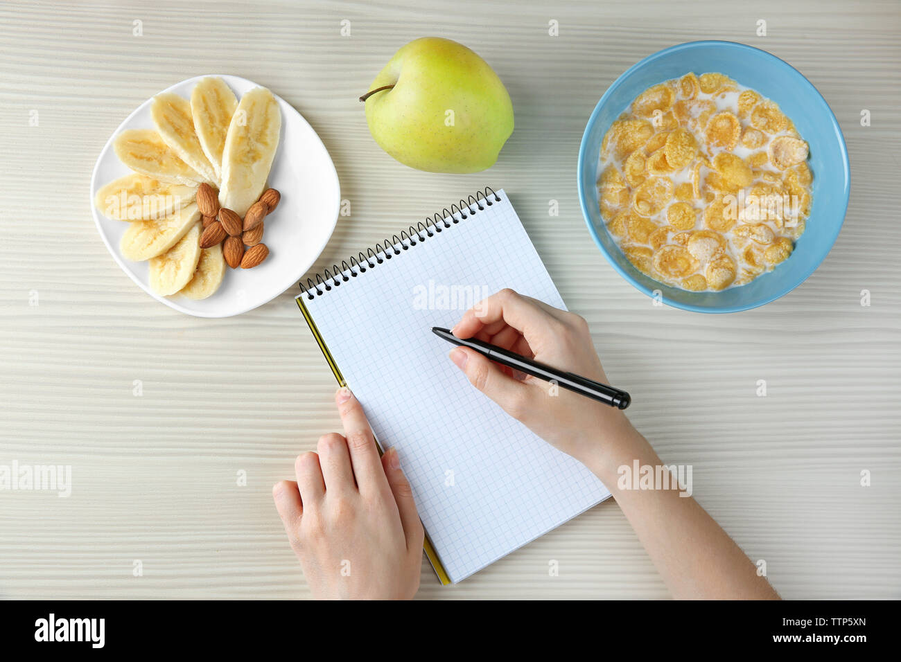 Counting calories and idea hi-res stock photography and images - Alamy