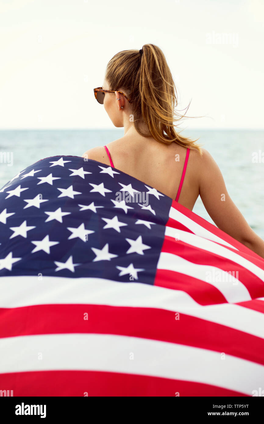 Rear view young woman ponytail hi-res stock photography and images - Alamy