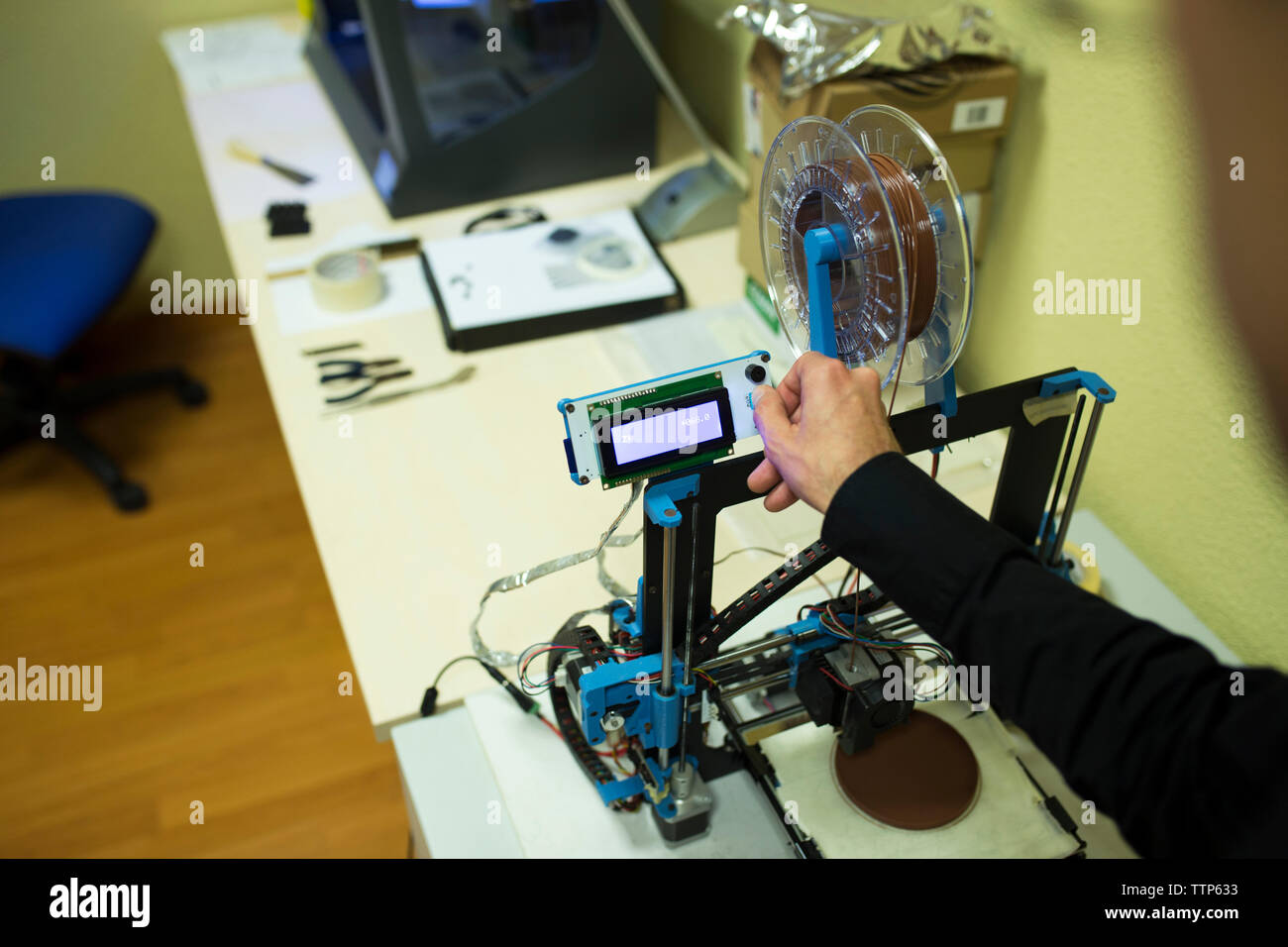 3d printing hand hi-res stock photography and images - Alamy