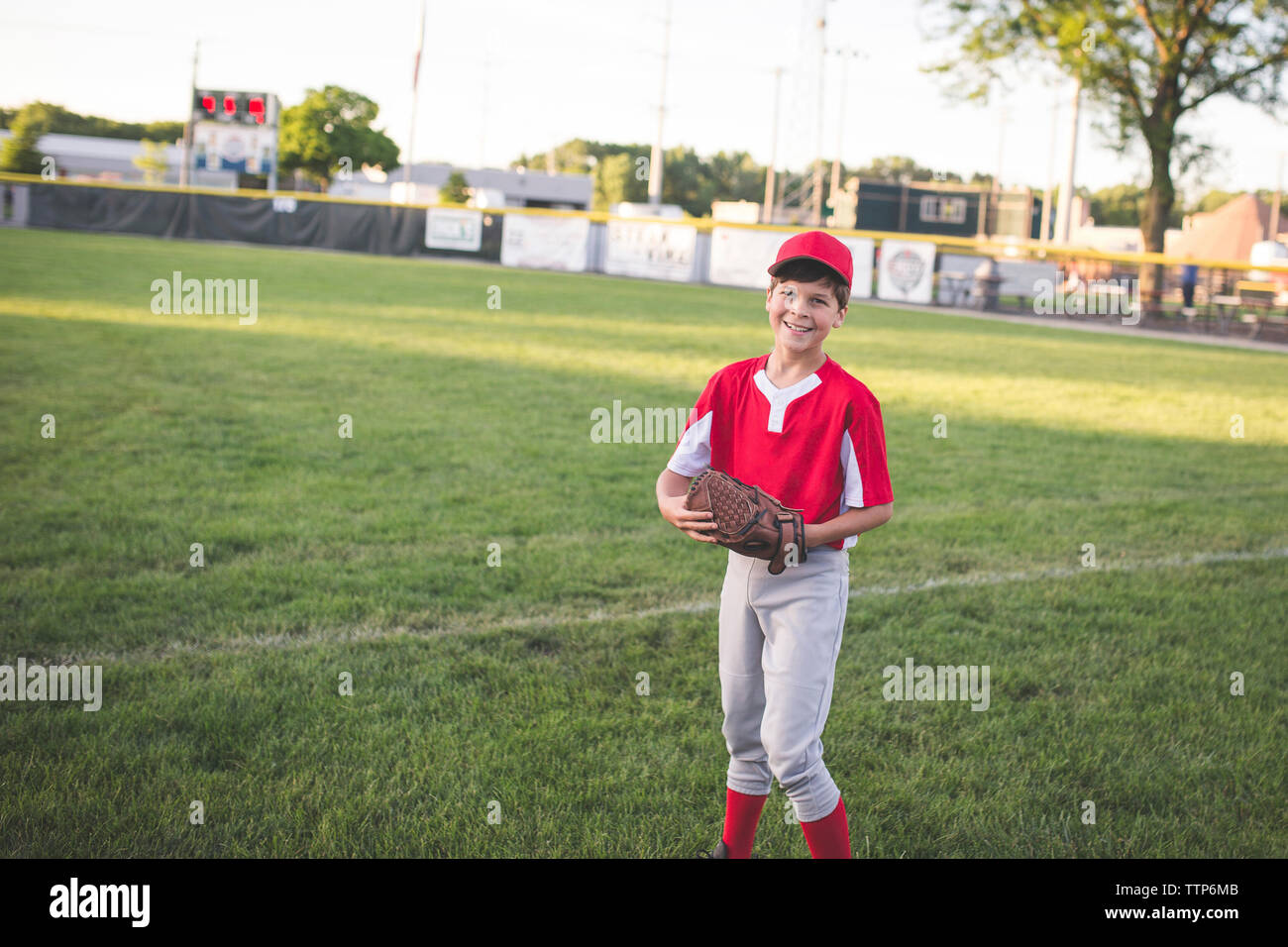 Baseball field grass hi-res stock photography and images - Alamy