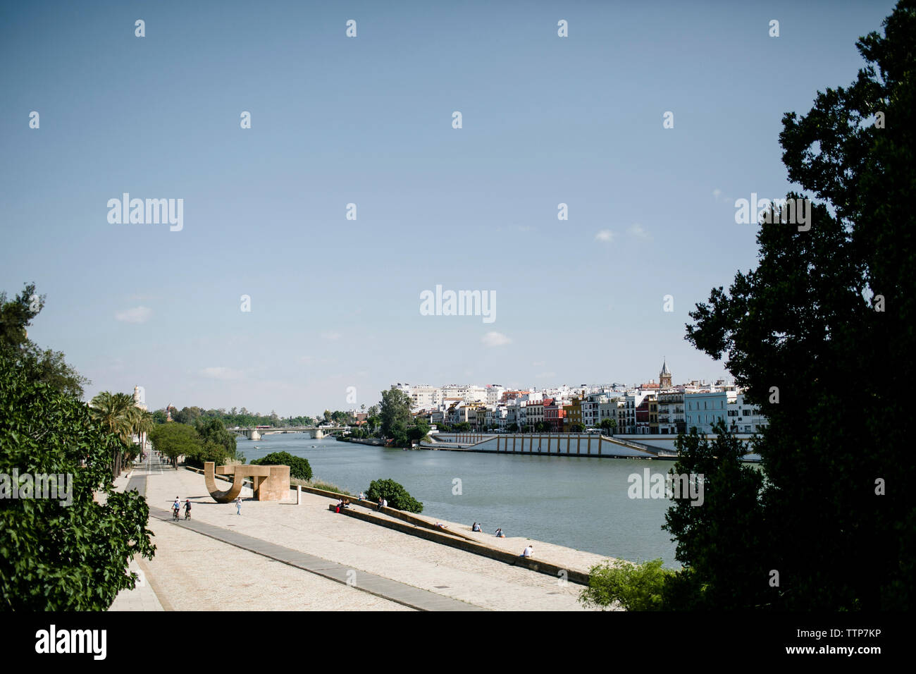 River in city sky architecture hi-res stock photography and images - Alamy