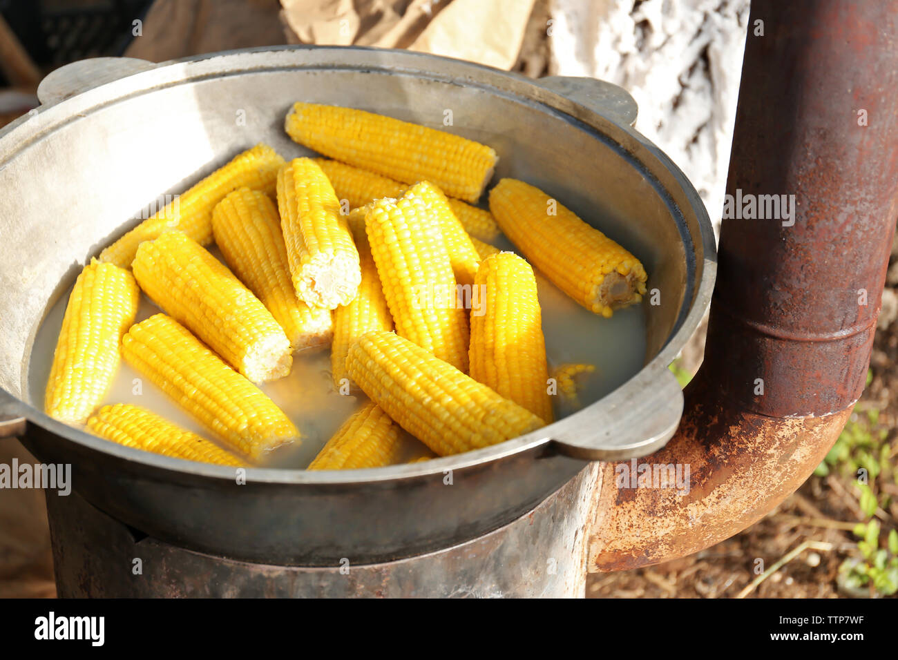 Cauldron boiling oil hi-res stock photography and images - Alamy