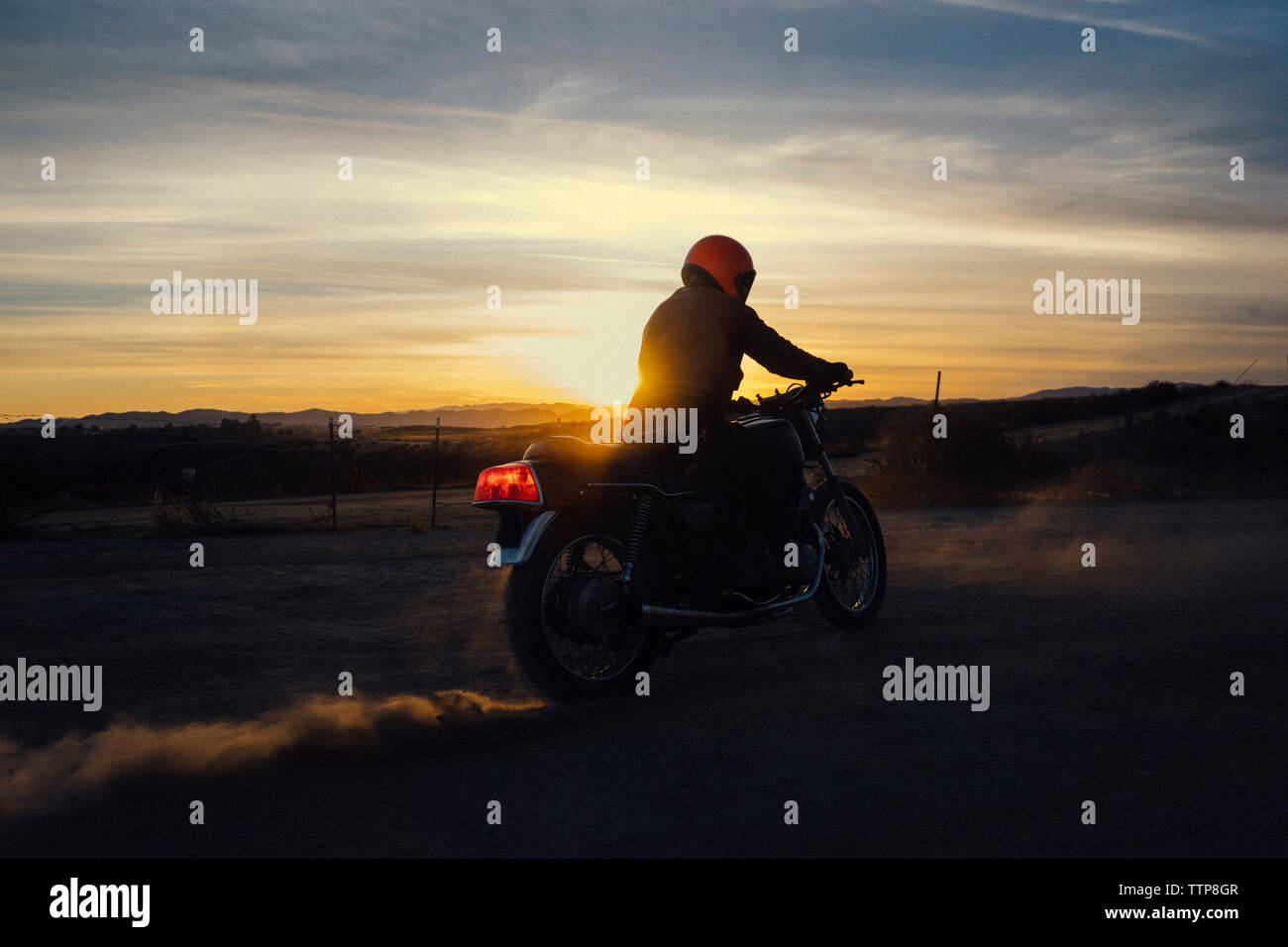 Man riding motorcycle side view hi-res stock photography and images - Alamy