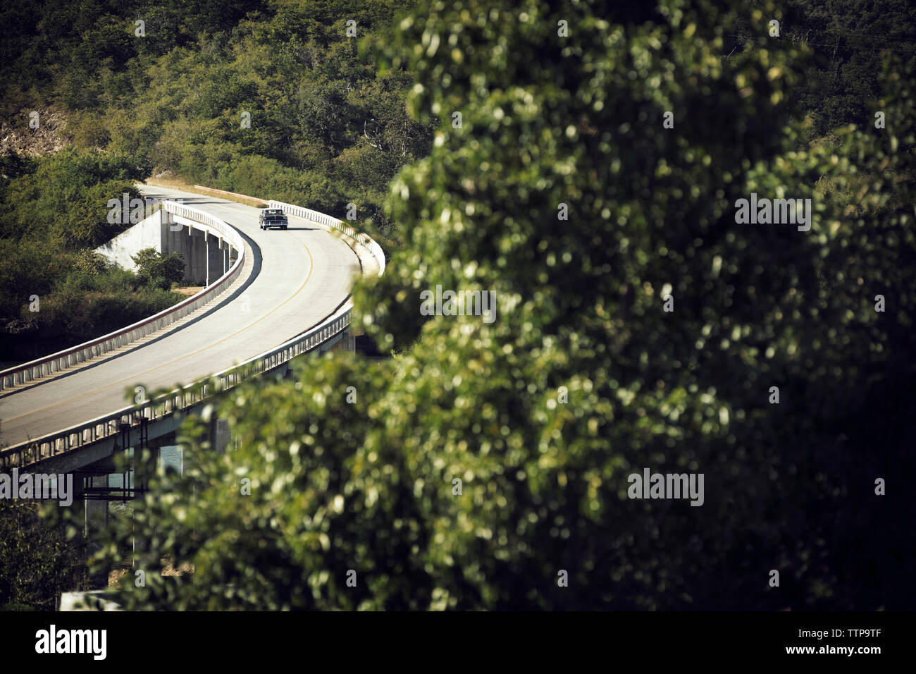 Car and bridge hi-res stock photography and images - Alamy