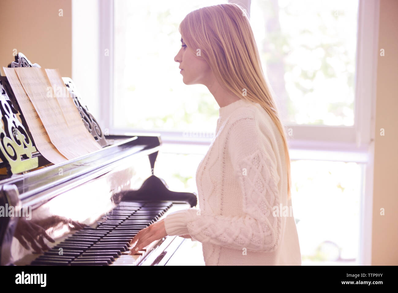 Beautiful girl playing piano Stock Photo - Alamy