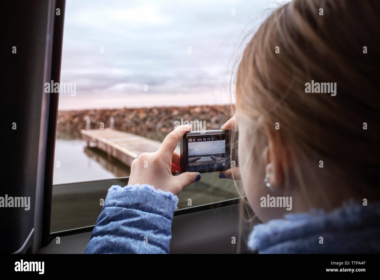 Girl through screen hi-res stock photography and images - Alamy