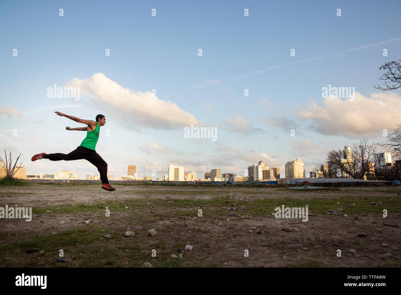 Stunt person hi-res stock photography and images - Alamy