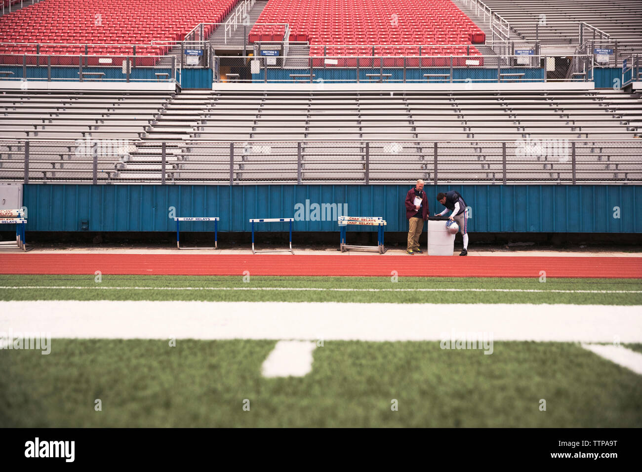 Male playing football stadium hi-res stock photography and images - Alamy
