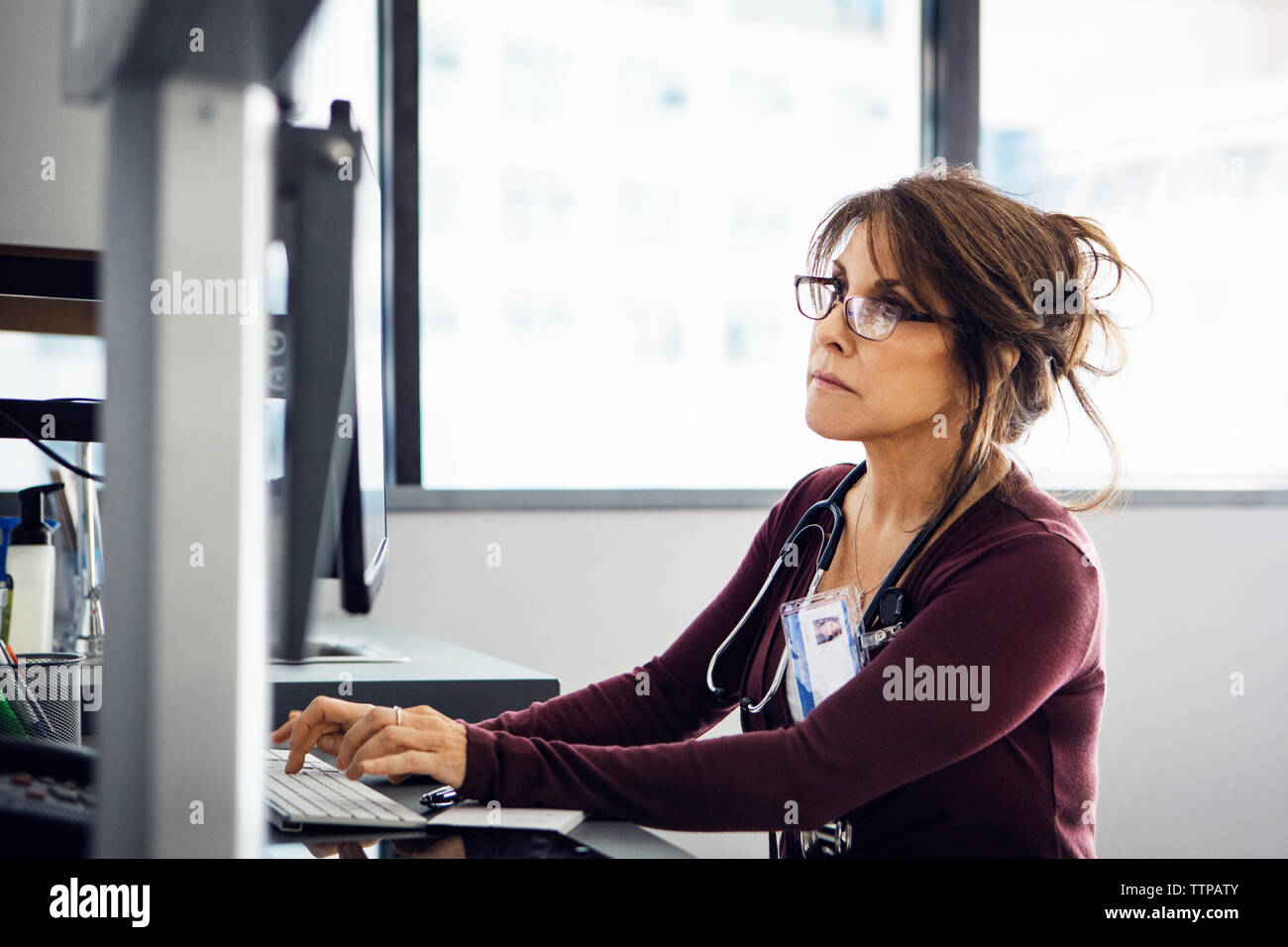 Female doctor stethoscope using hi-res stock photography and images - Alamy