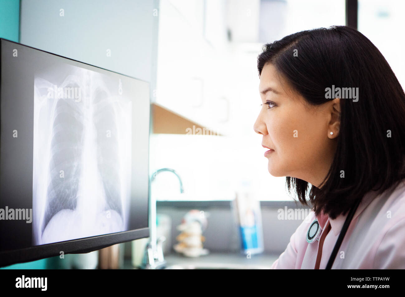 Female doctor examining x-ray on computer in clinic Stock Photo - Alamy