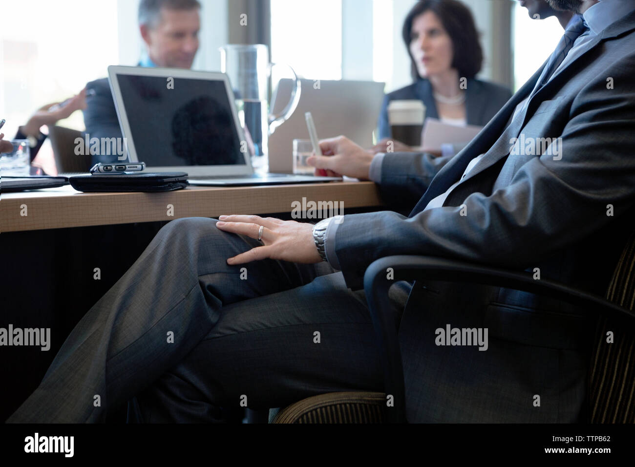 Office workers startup desk hi-res stock photography and images - Alamy