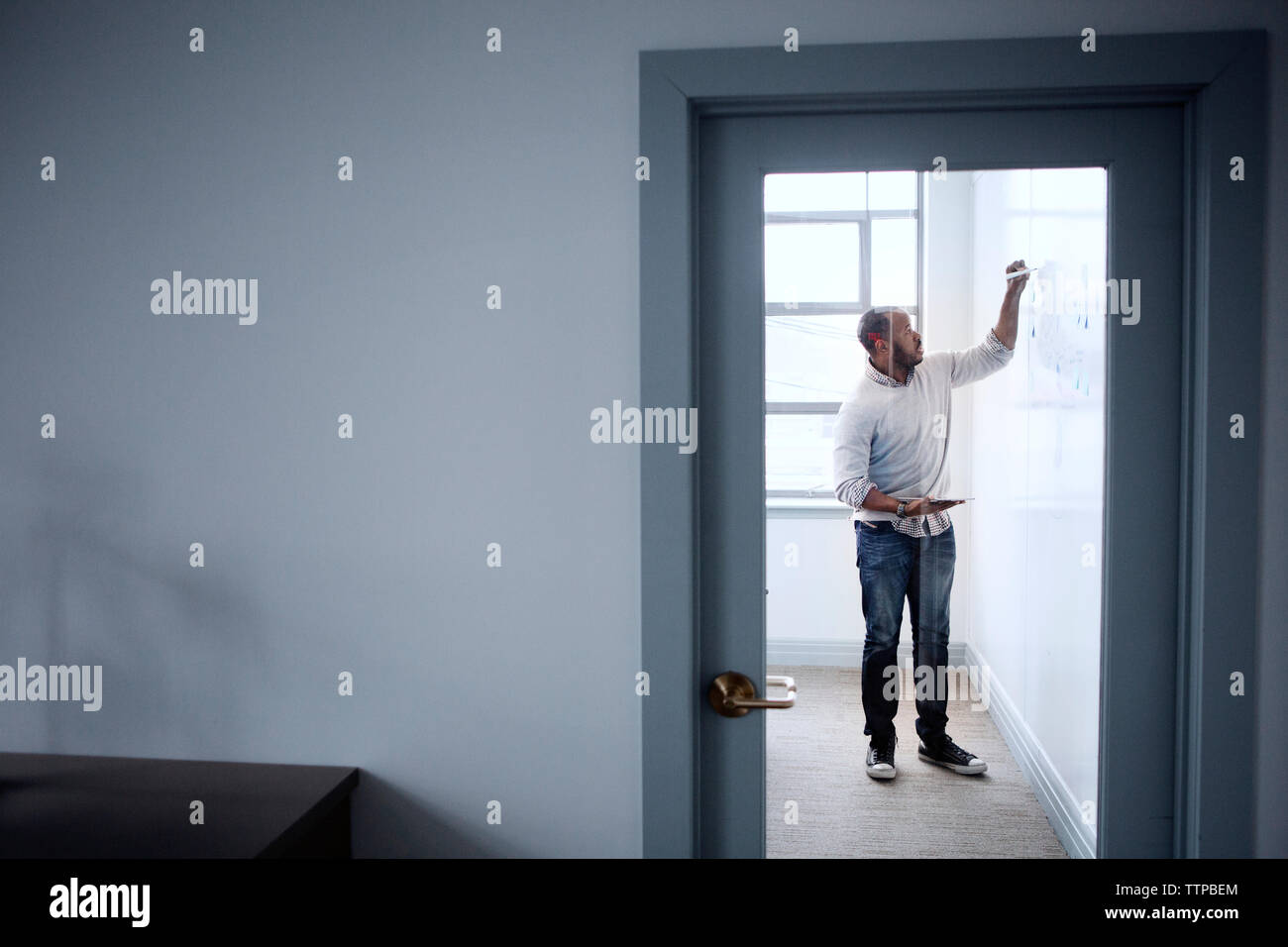 Glass whiteboard hi-res stock photography and images - Alamy