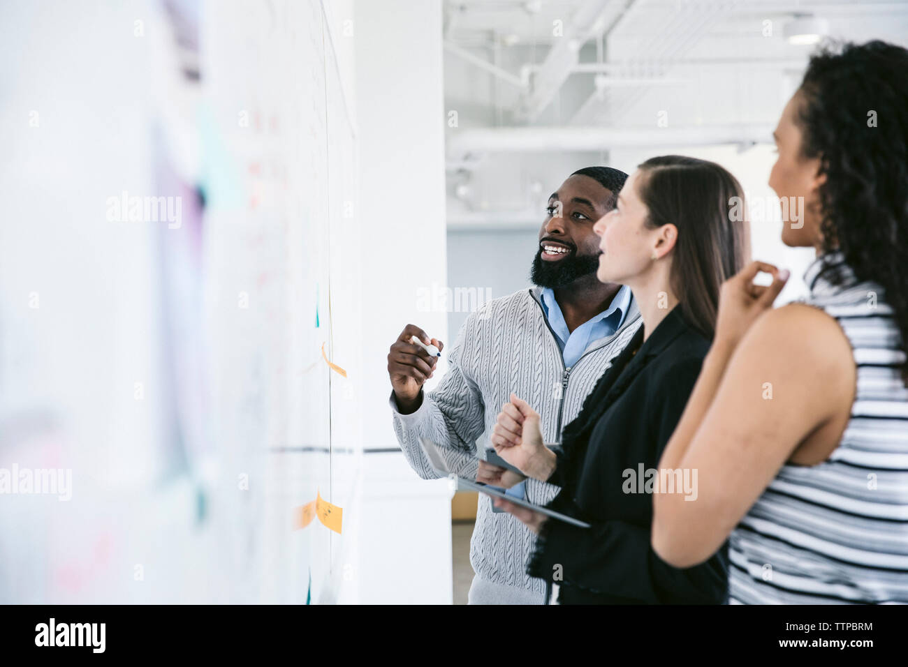 Business meeting whiteboard hi-res stock photography and images - Alamy